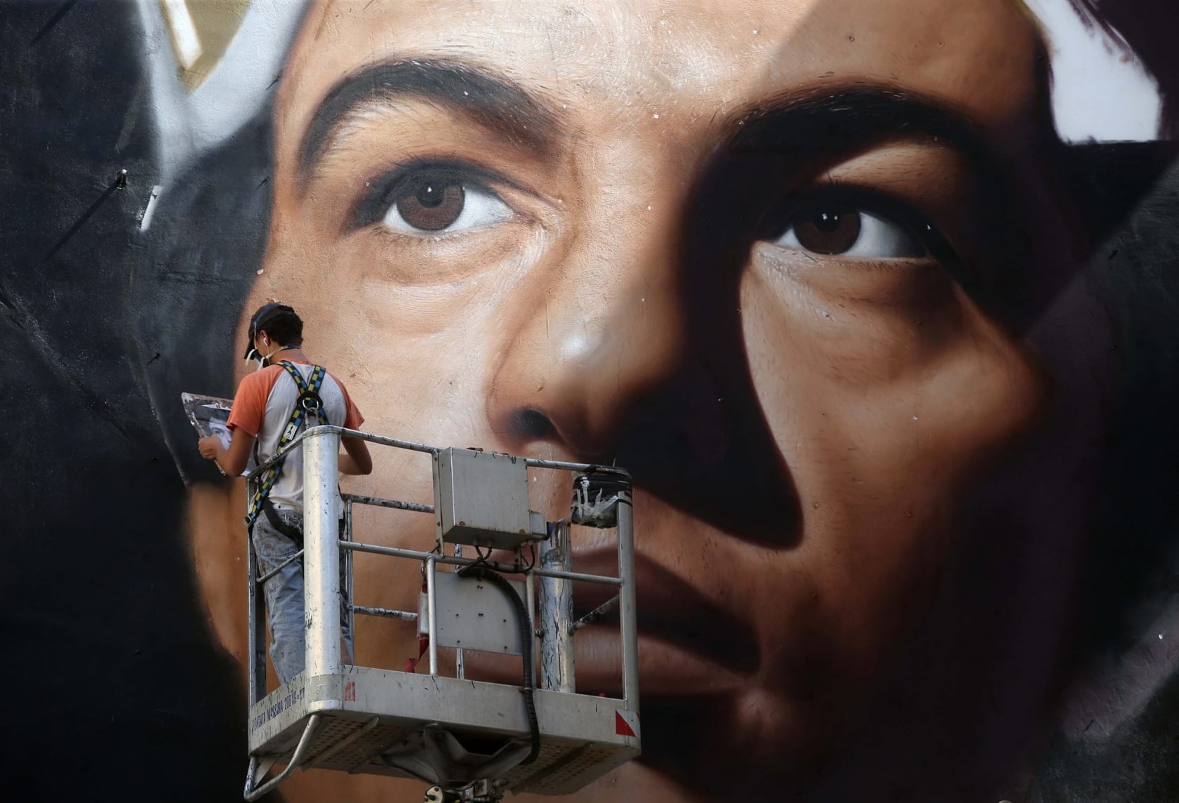 I graffiti iper realistici dell'artista Jorit Agoch | Collater.al