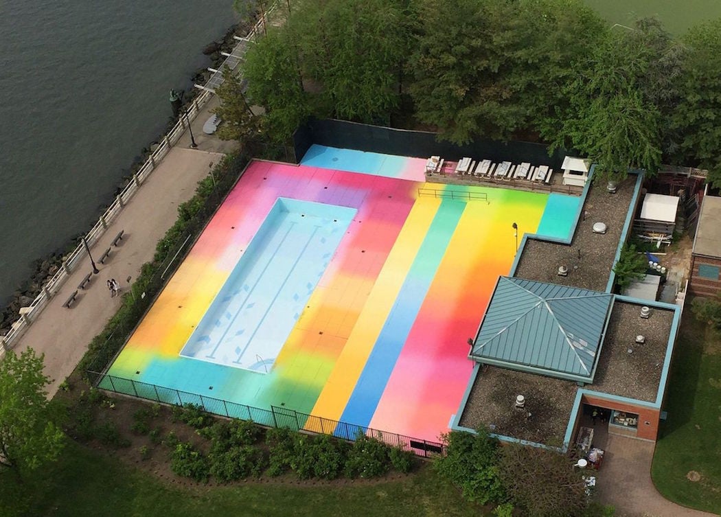 Raimbow Pool, a colorful pool between Manhattan and Queens | Collater.al