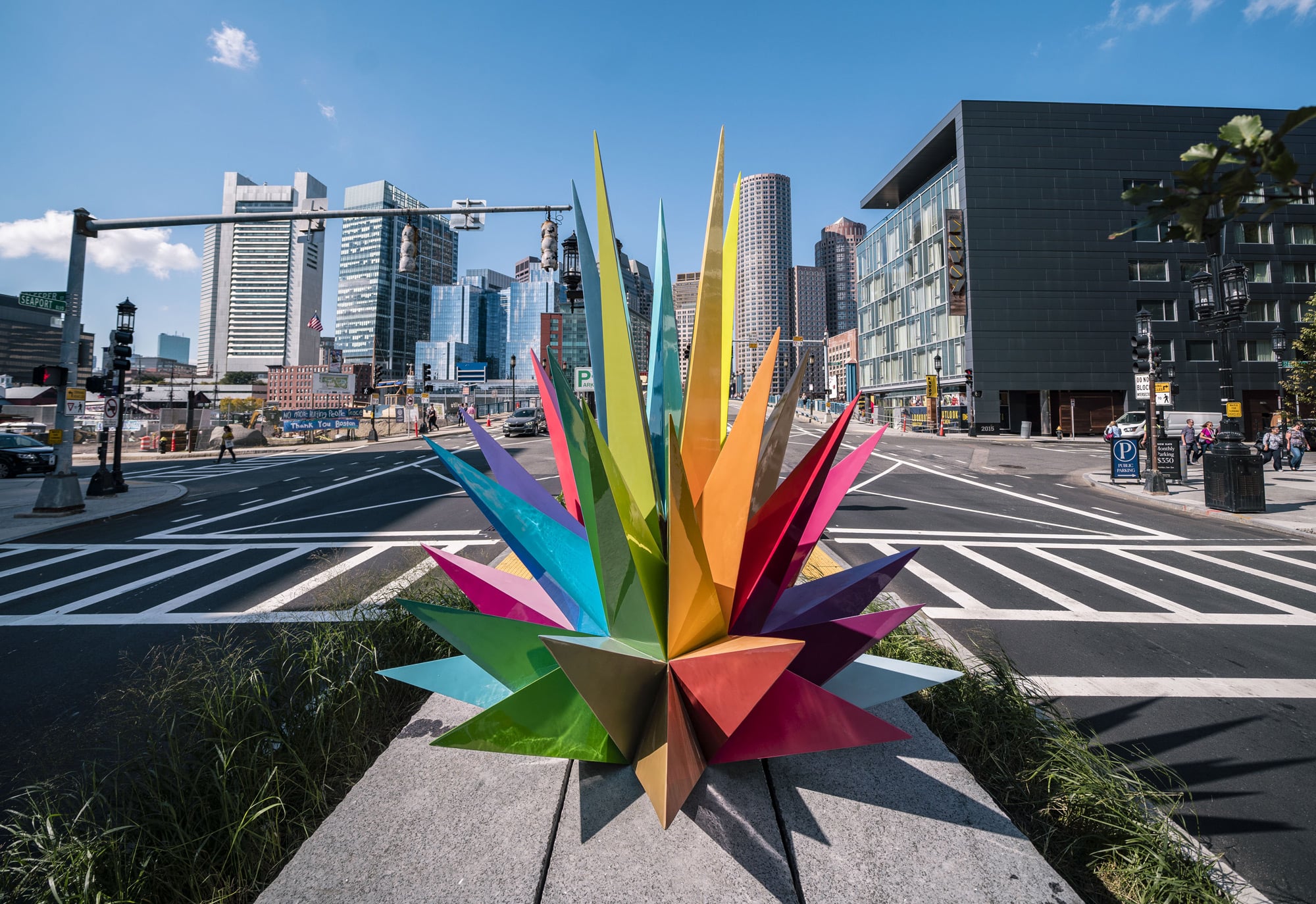 Le coloratissime sculture di Okuda San Miguel a Boston | Collater.al