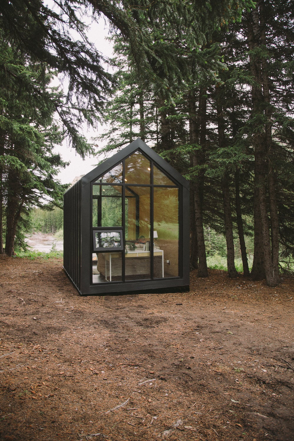 Mono, the perfect prefabricated mini house surrounded by nature ...
