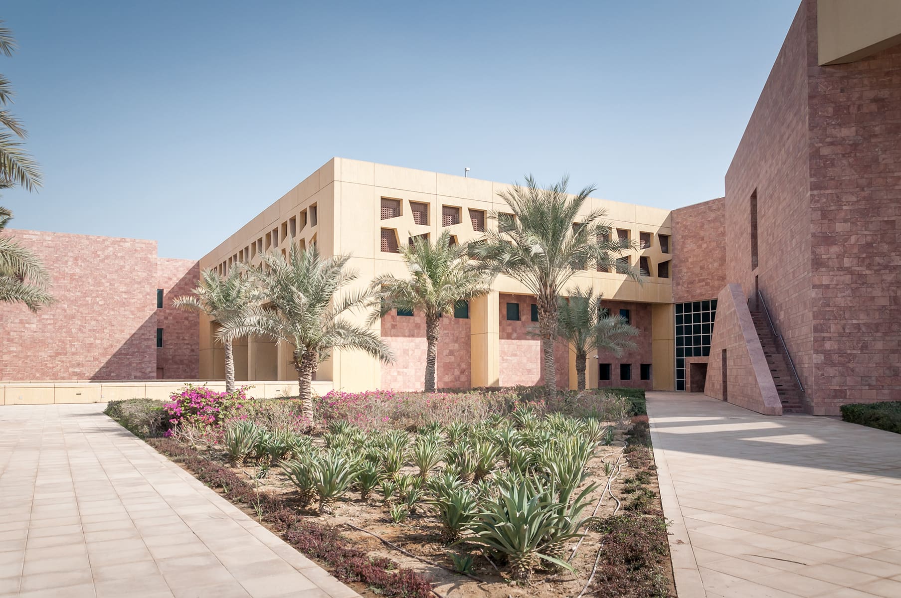 Between pastel colors and geometries, Legorreta's new work in Doha ...