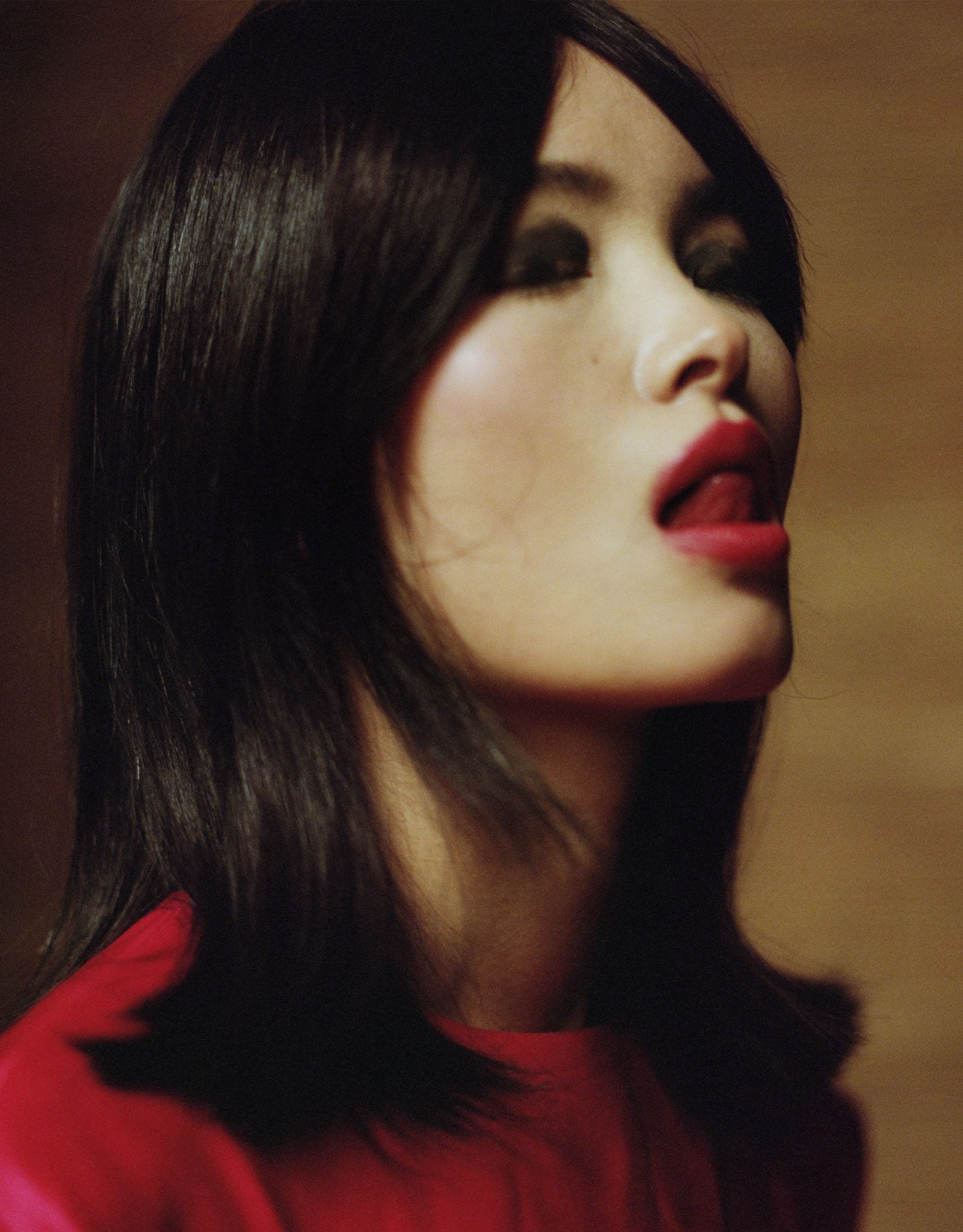 Sam Nixon cattura la femminilità nelle sue fotografie di moda | Collater.al