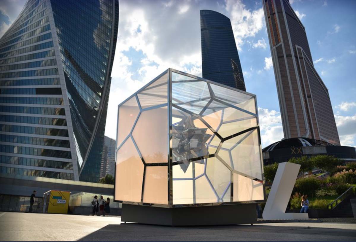 Hypnotic Cubed/Uncubed installation by Victor Polyakov | Collater.al