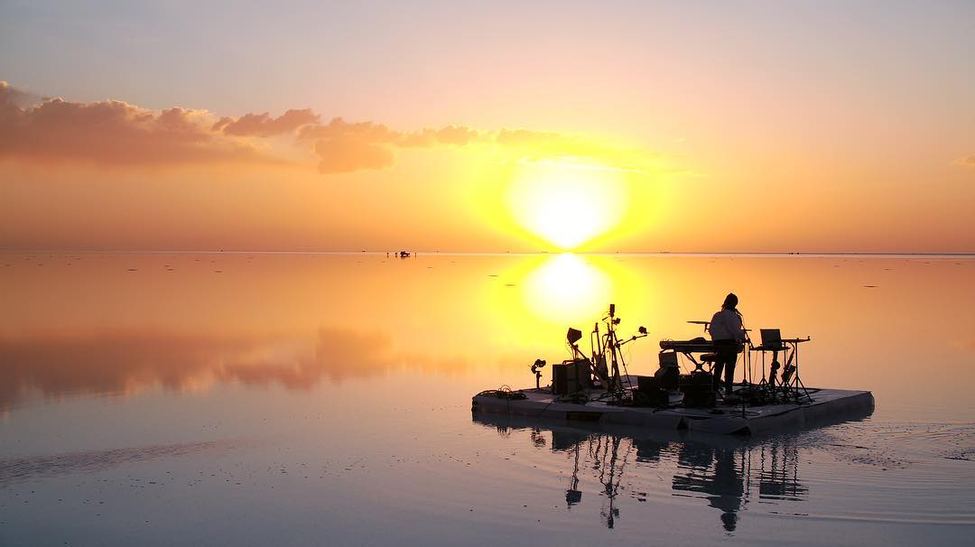 FKJ and his exhibition in the waters of the Salar de Uyuni | Collater.al