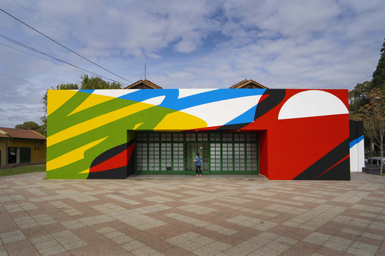 Elian Chali immerses walls in color with his street art | Collater.al