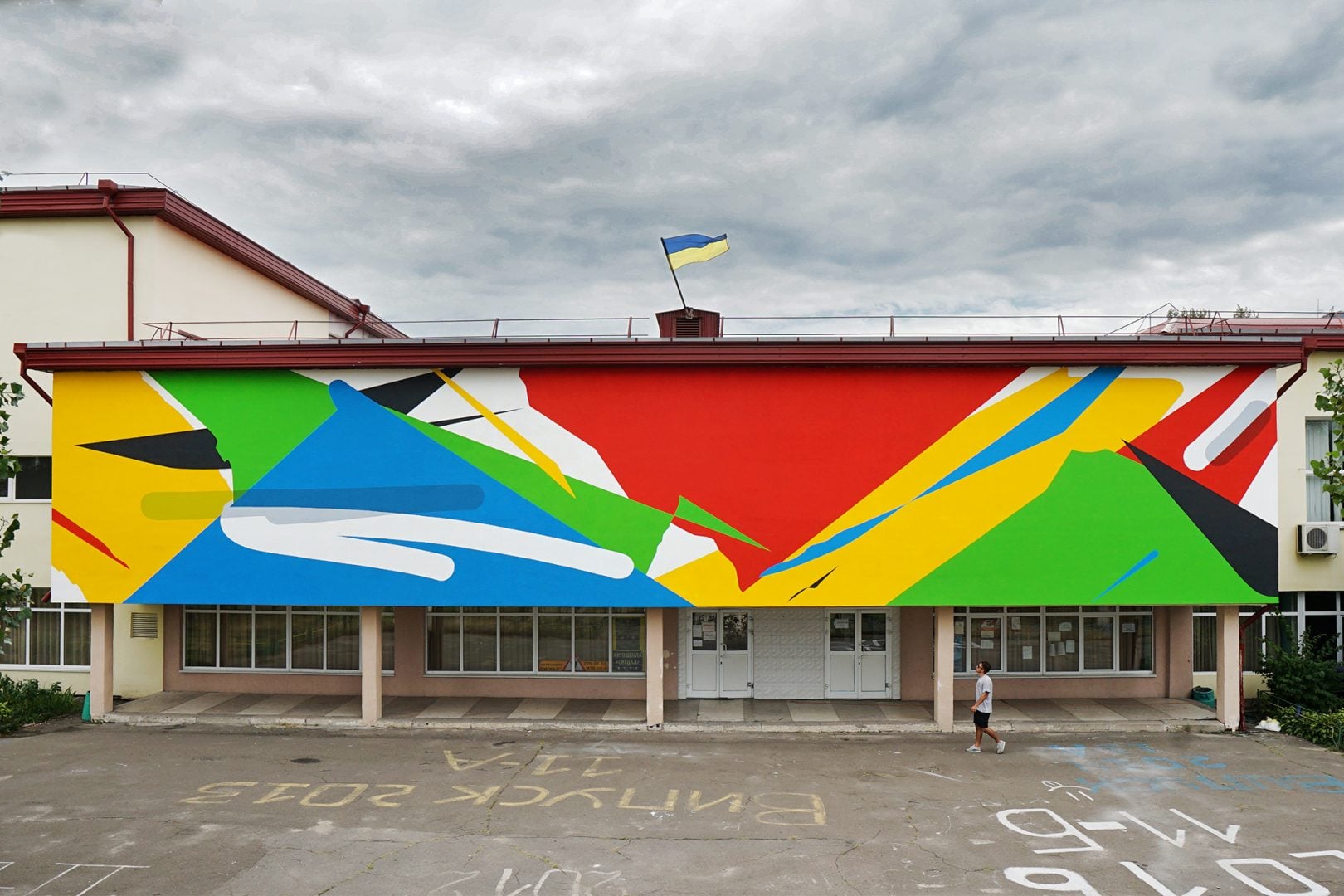 Elian Chali immerses walls in color with his street art | Collater.al