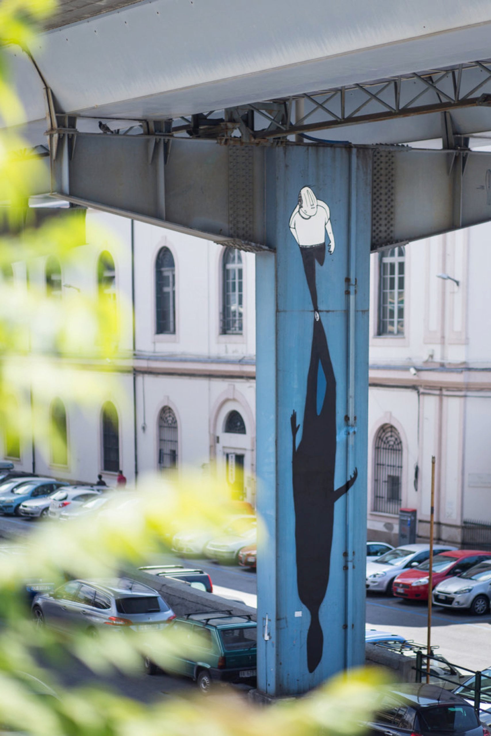 Alex Senna's street art, made of people and shadows | Collater.al