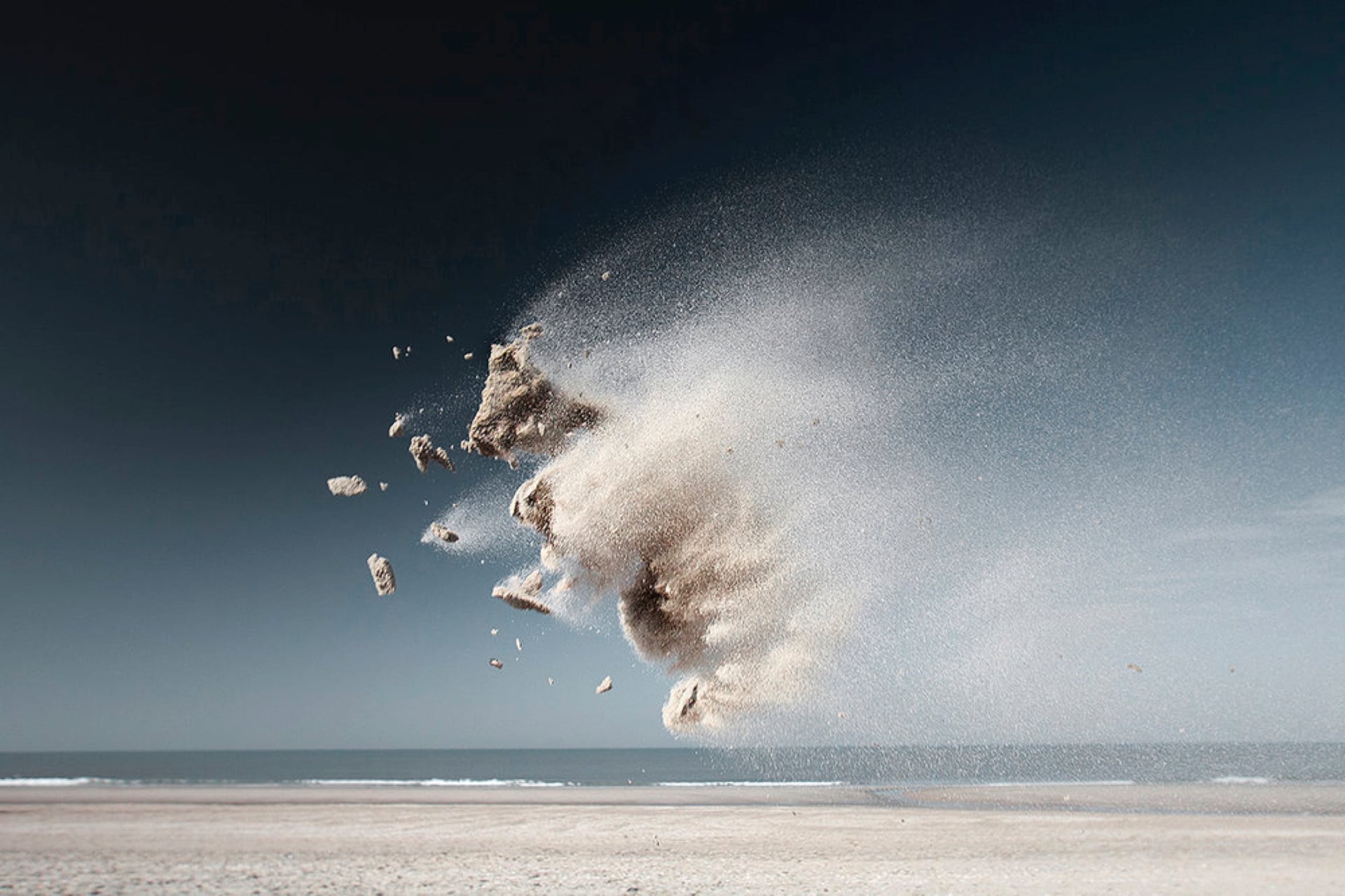 Sand Creatures, il progetto fotografico di Claire Droppert | Collater.al