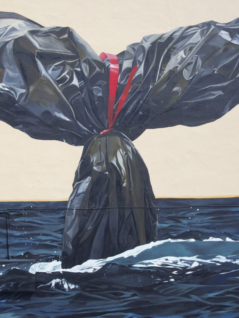 "Garbage Tail", Murmure's artwork for the oceans | Collater.al