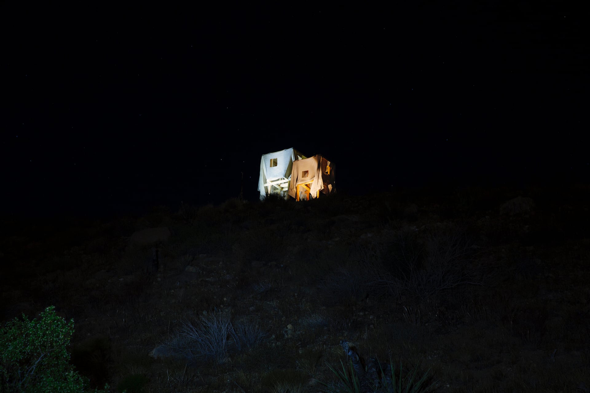 Ghost House, houses in the desert moved by the wind | Collater.al