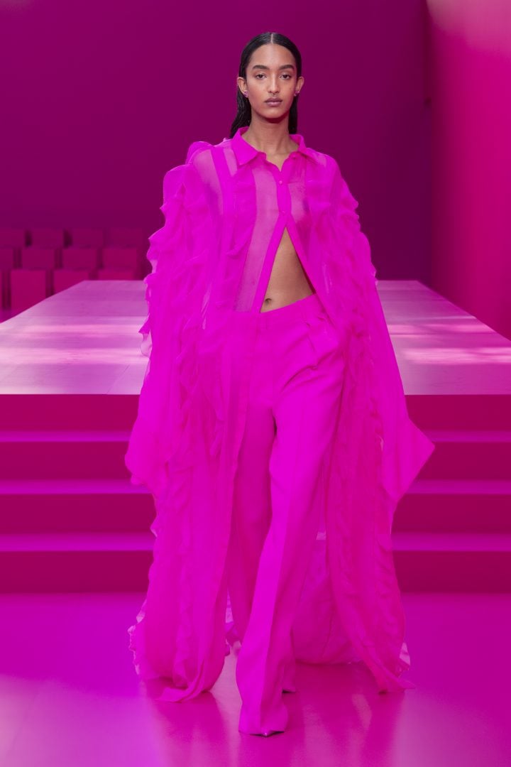 The monochrome of FW22/23 VALENTINO PINK PP collection | Collater.al