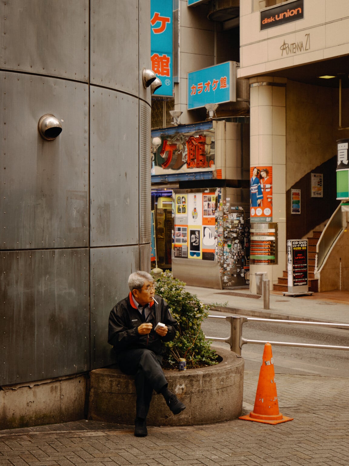 Japan Through the Lens of Freddie Roach | Collater.al