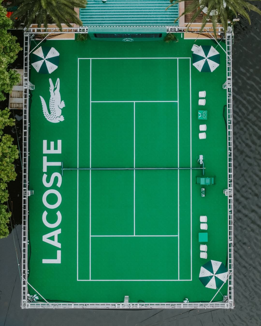 Il campo galleggiante di Lacoste a Melbourne per gli AO | Collater.al